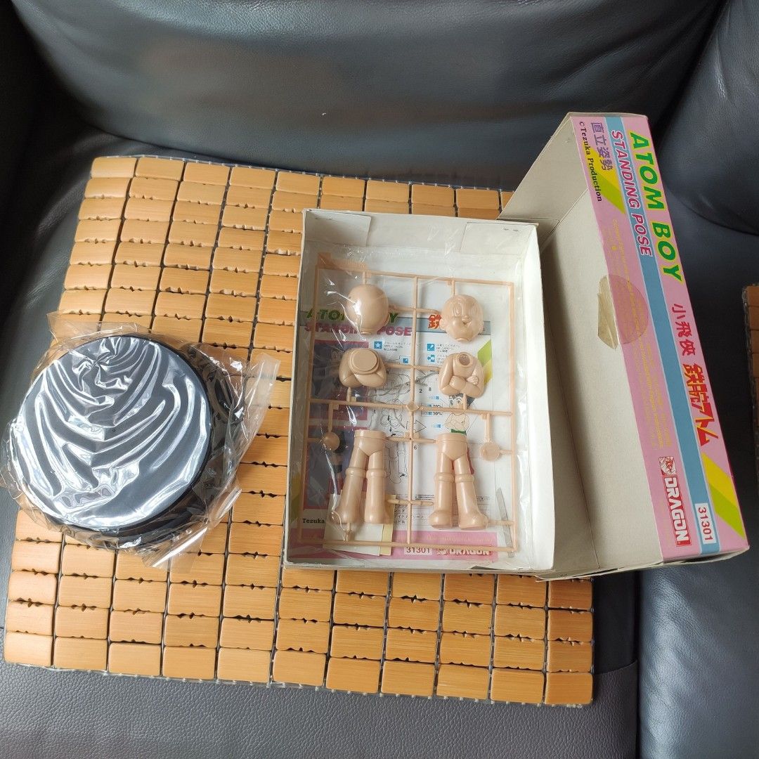 Dragon - Atom Boy 小飛俠 絕版 out of print 模型, 興趣及遊戲, 書本 & 文具, 漫畫 - Carousell