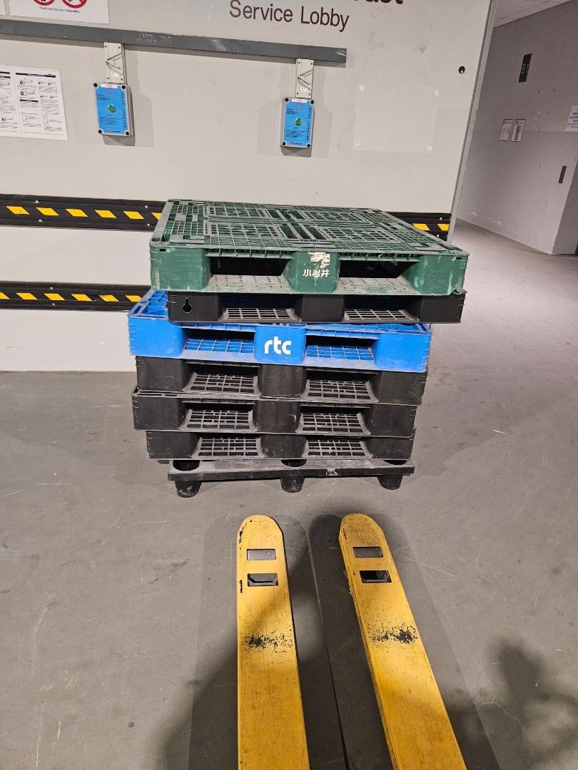 Free plastic pallets, Furniture & Home Living, Home Improvement ...