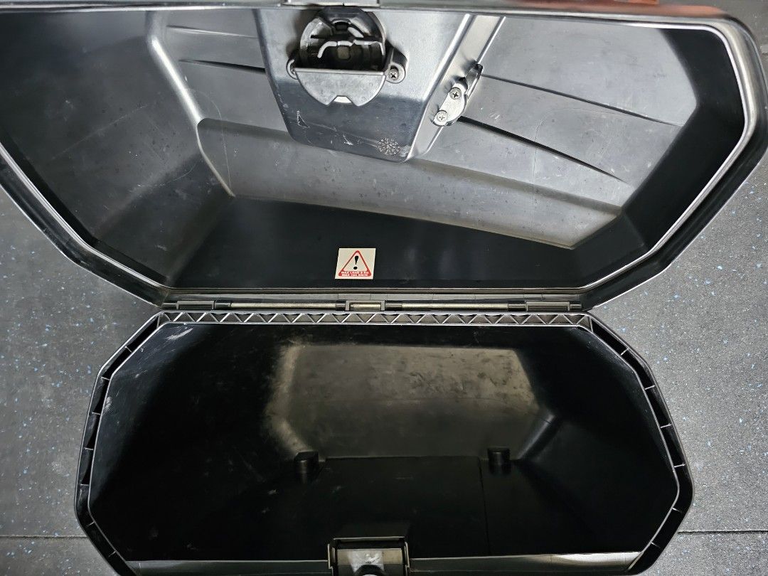 GIVI E22 Side Panniers, Motorcycles, Motorcycle Accessories on Carousell