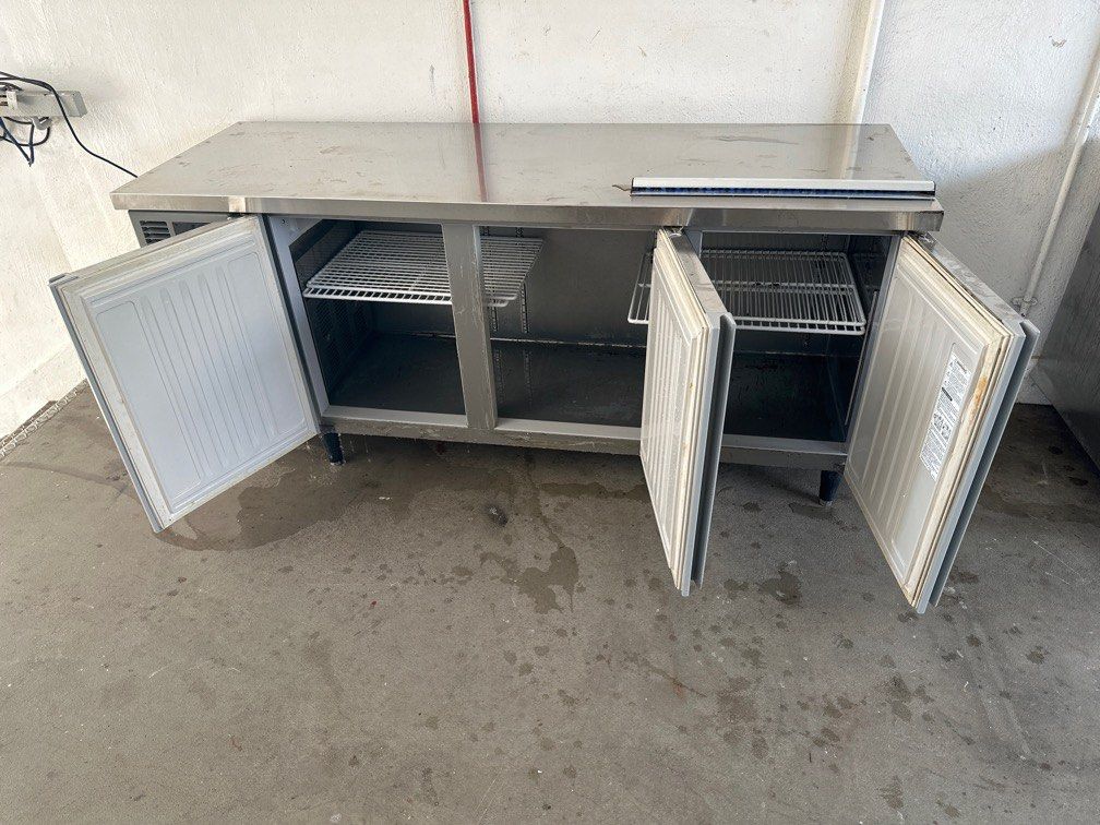 Hoshizaki 3 Door 1.8m Table Top Chiller, TV & Home Appliances, Kitchen ...