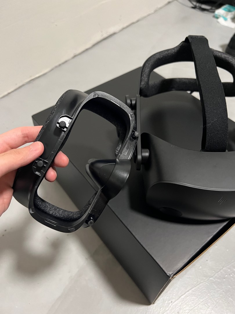 HP REVERB G2 V2 with controllers , 101% V2, Video Gaming, Video Game ...