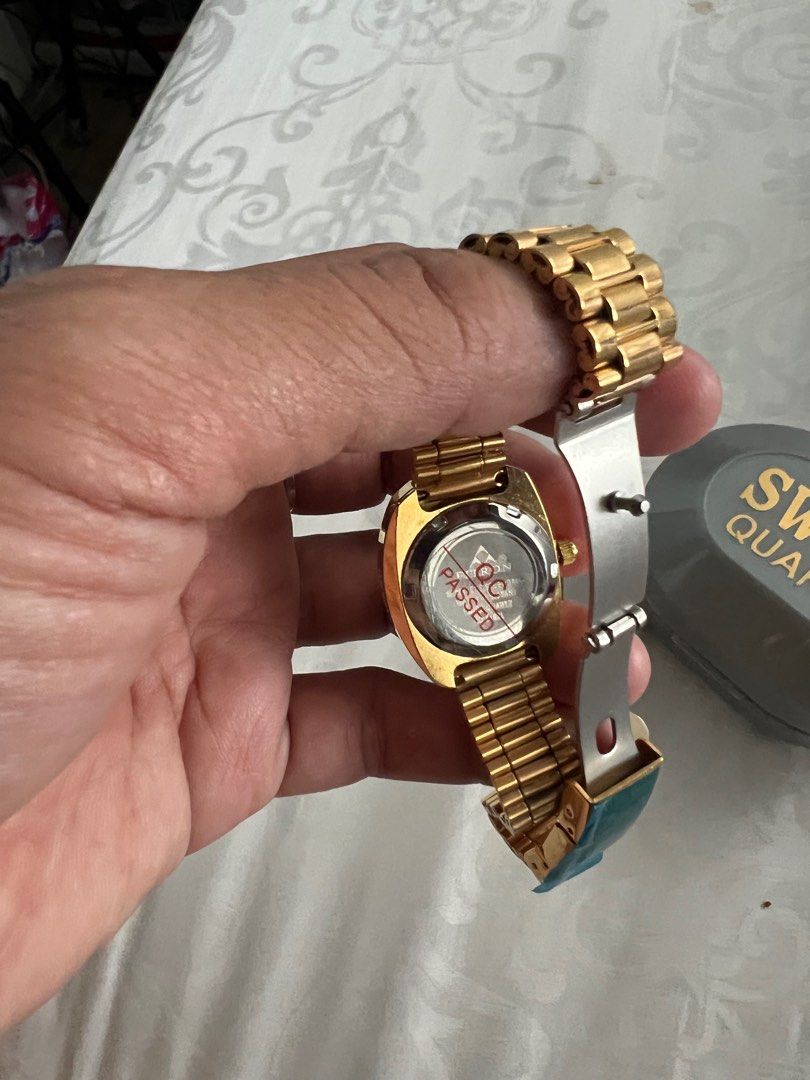 Jam kondisi baru, Fesyen Wanita, Jam Tangan di Carousell