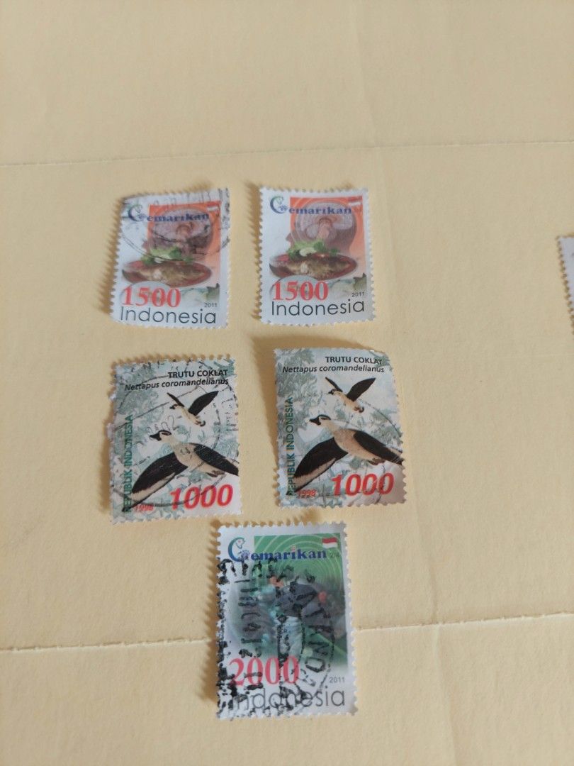 Koleksi perangko on Carousell