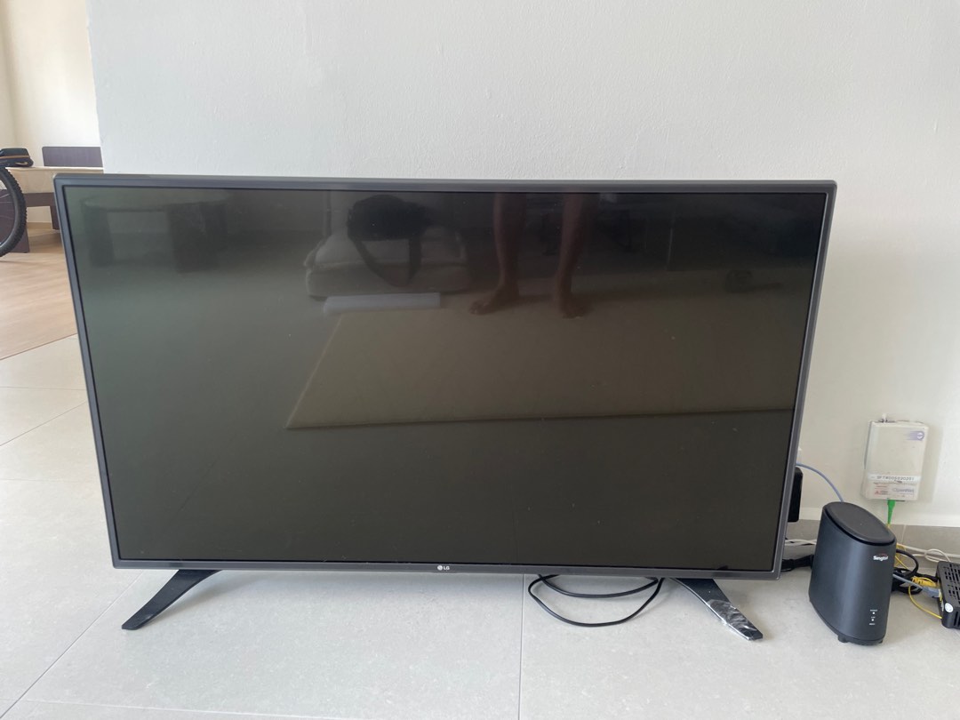 LG 43” smart TV, TV & Home Appliances, TV & Entertainment, TV on Carousell