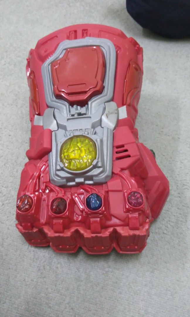 Marvel Avengers Endgame Red Infinity Gauntlet, Hobbies & Toys, Toys ...