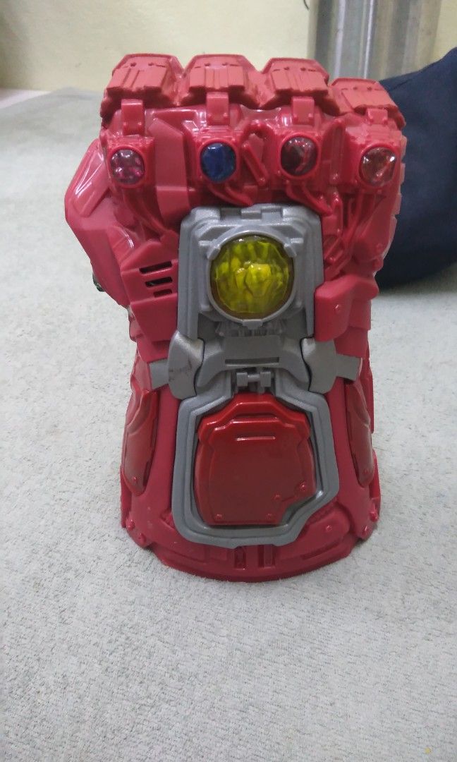 Marvel Avengers Endgame Red Infinity Gauntlet, Hobbies & Toys, Toys ...