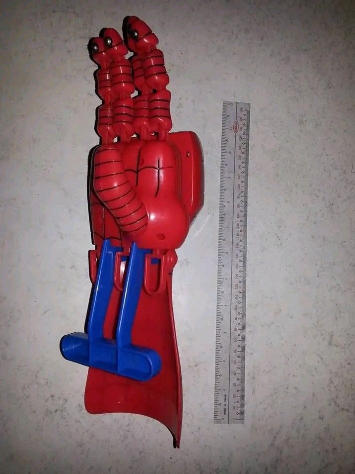 Marvel Spider-Man Awesome Arm Zima Spiderman, Hobbies & Toys ...