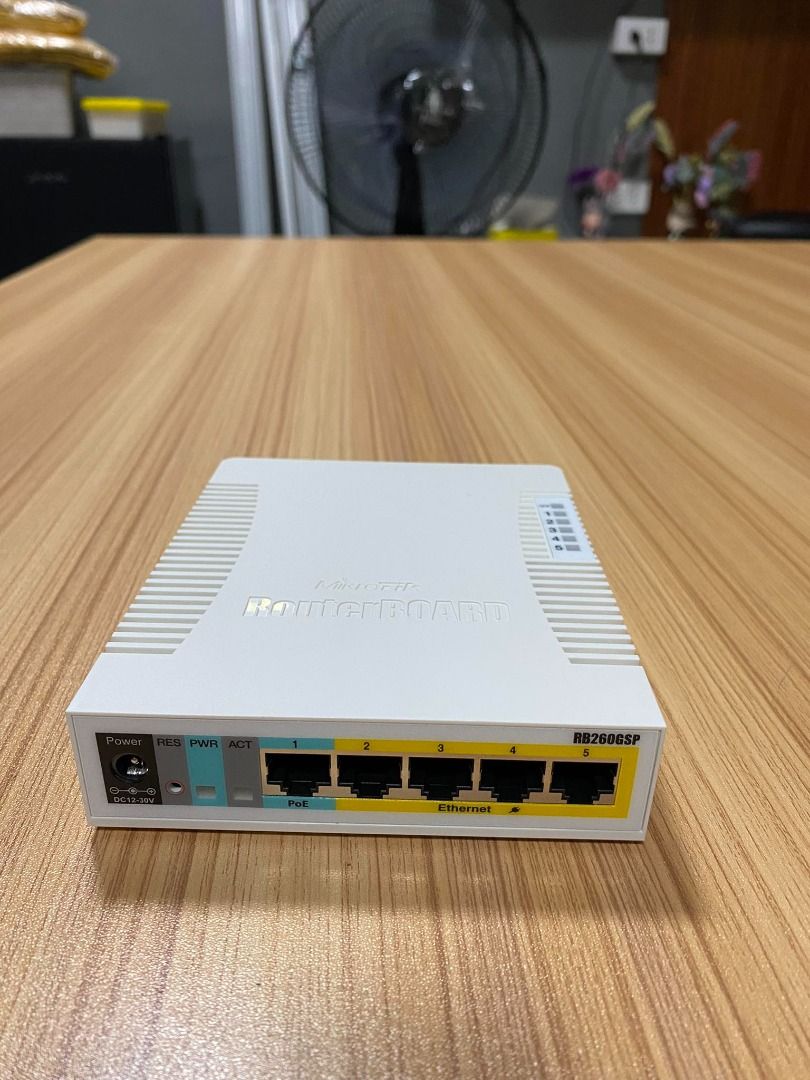 Mikrotik RB260GSP (CSS106-1G-4P-1S) 5x Gigabit PoE out Ethernet Smart ...