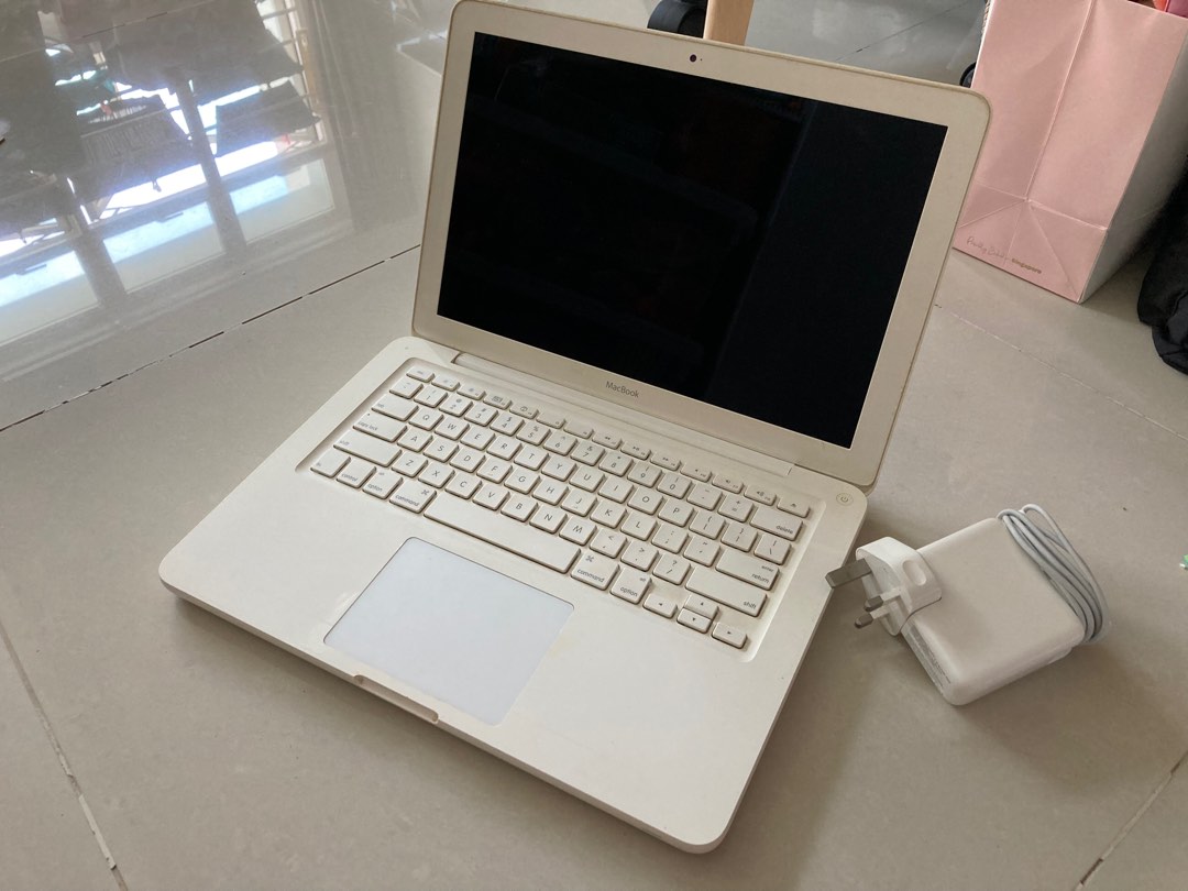 Old Macbook, Computers & Tech, Laptops & Notebooks on Carousell