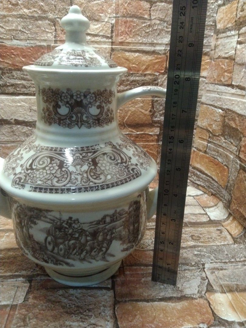Quueen's teko antik royal porcelain, Antik, Pajangan di Carousell