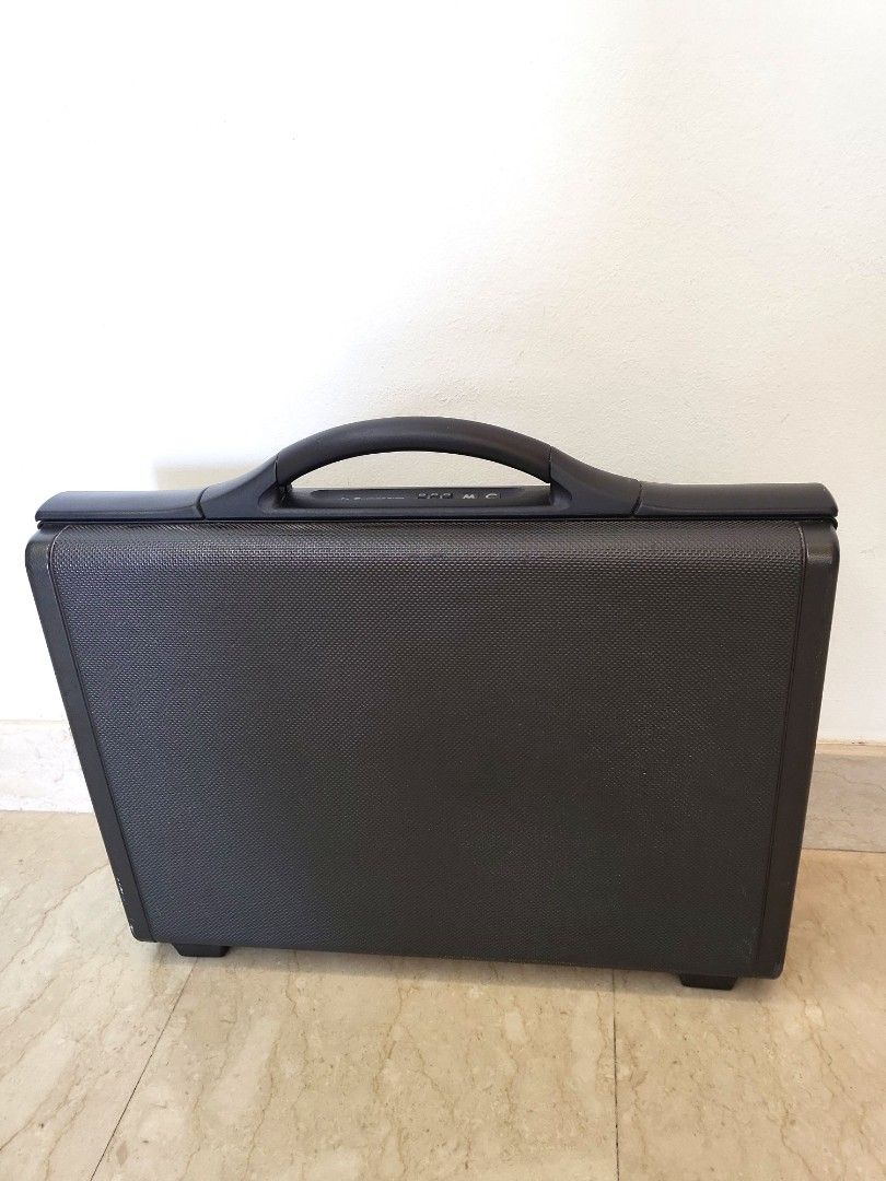 Samsonite Briefcase, Men's Fashion, Bags, Briefcases on Carousell
