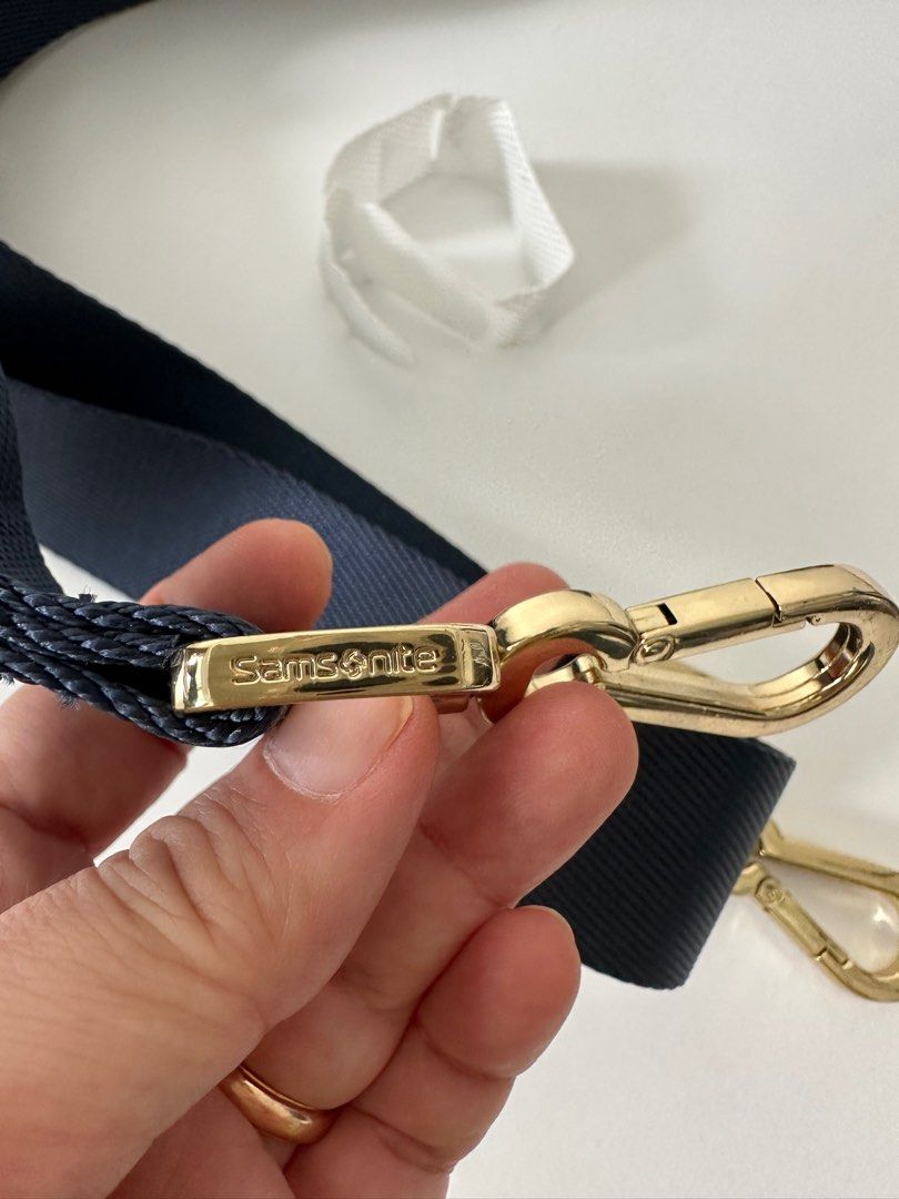 Samsonite laptop bag strap, Computers & Tech, Parts & Accessories ...