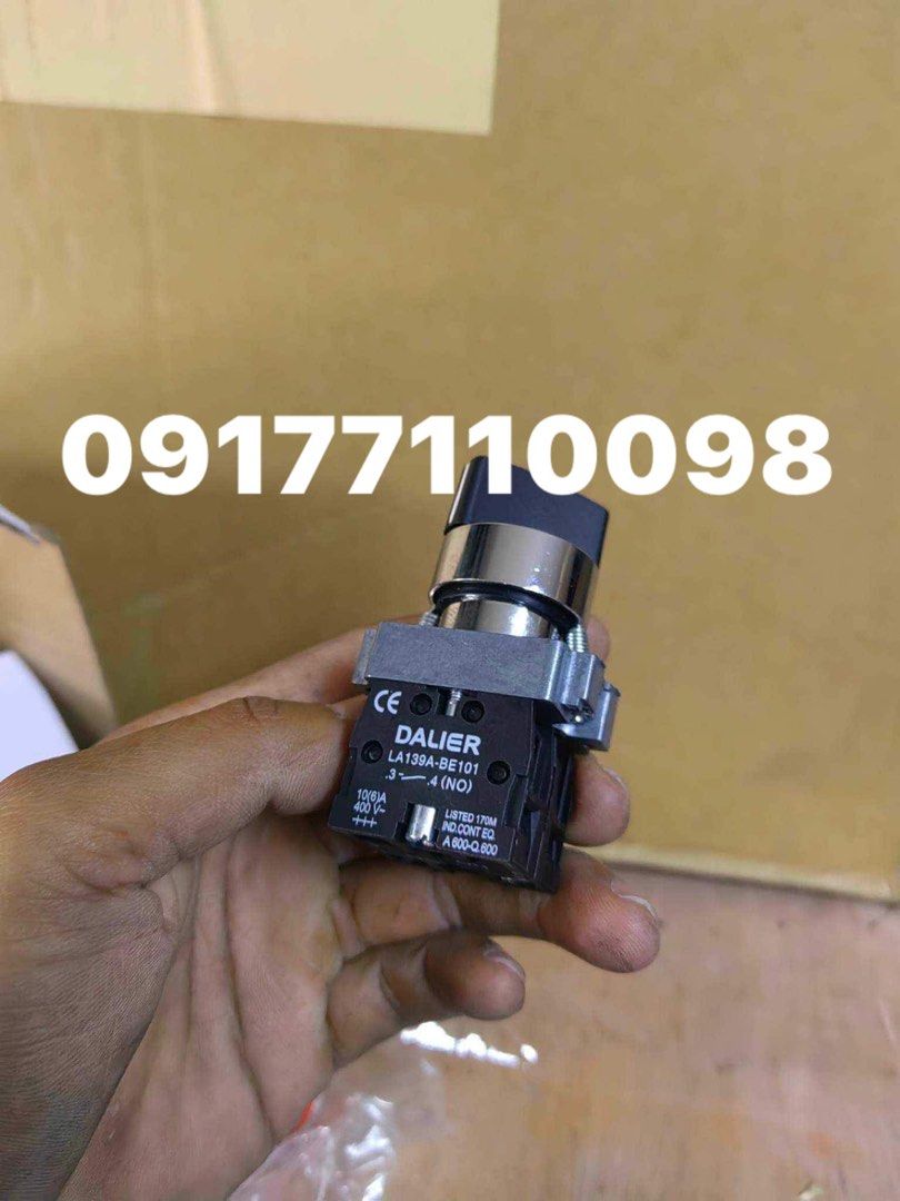 SELECTOR SWITCH, Commercial & Industrial, Industrial Equipment on Carousell