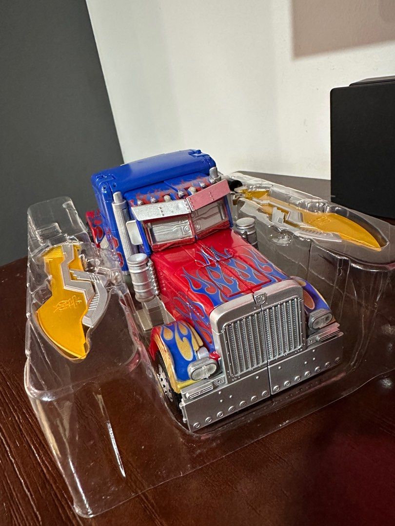 Transformer masterpiece mpm-4 optimus prime japan version, Hobbies & Toys, Toys & Games on Carousell