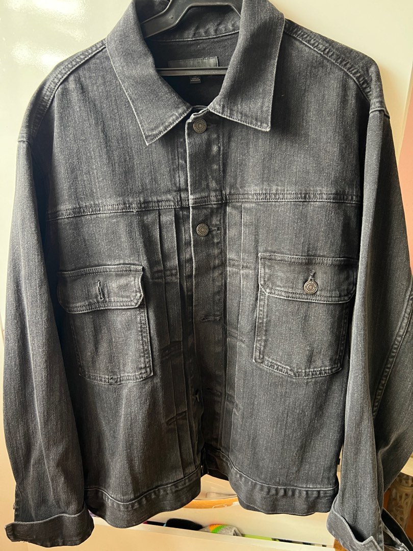 Uniqlo black denim jacket, Men's Fashion, Coats, Jackets and Outerwear on Carousell