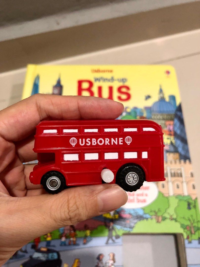Usborne Wind-up bus board book, Hobbies & Toys, Books & Magazines ...