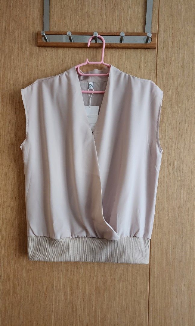V neck blouse, Women's Fashion, Tops, Blouses on Carousell