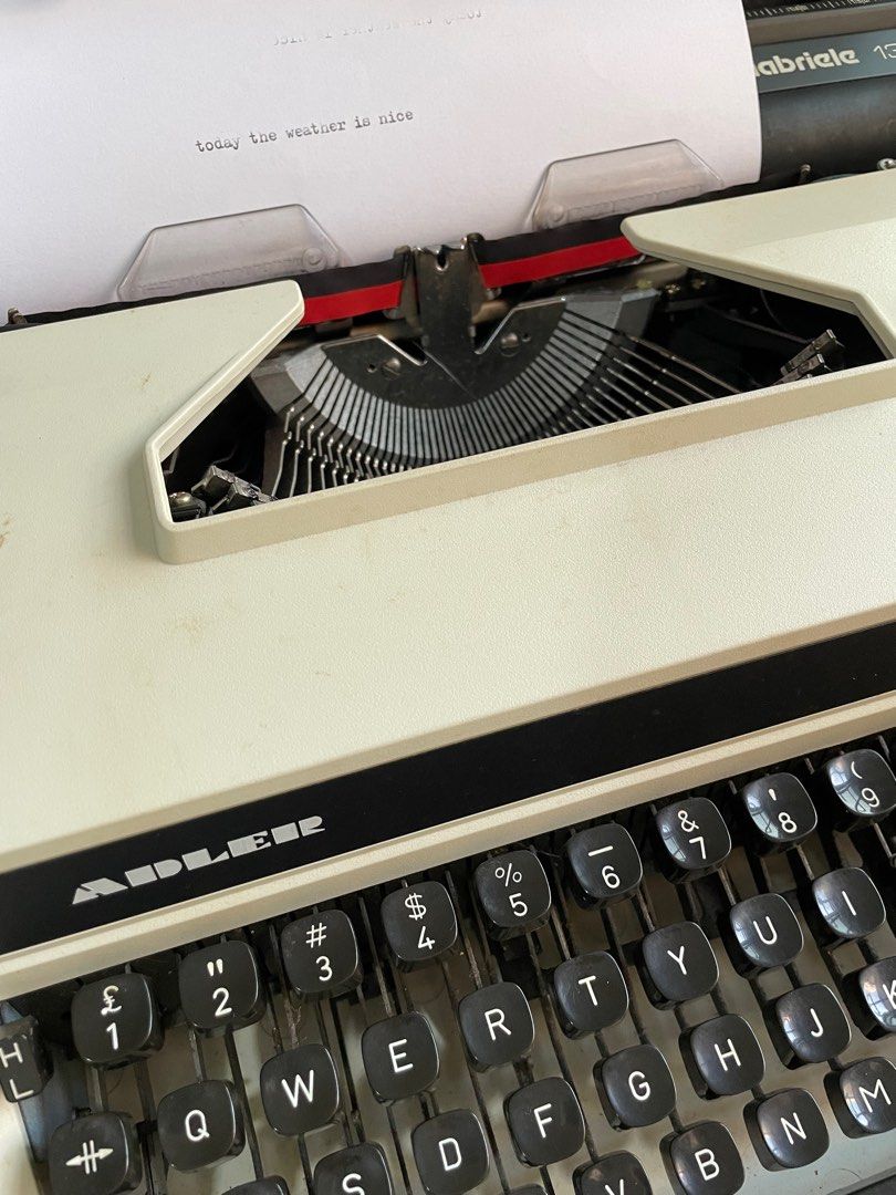 Vintage 1980s Adler Gabriele 13 Manual Typewriter, Hobbies & Toys ...