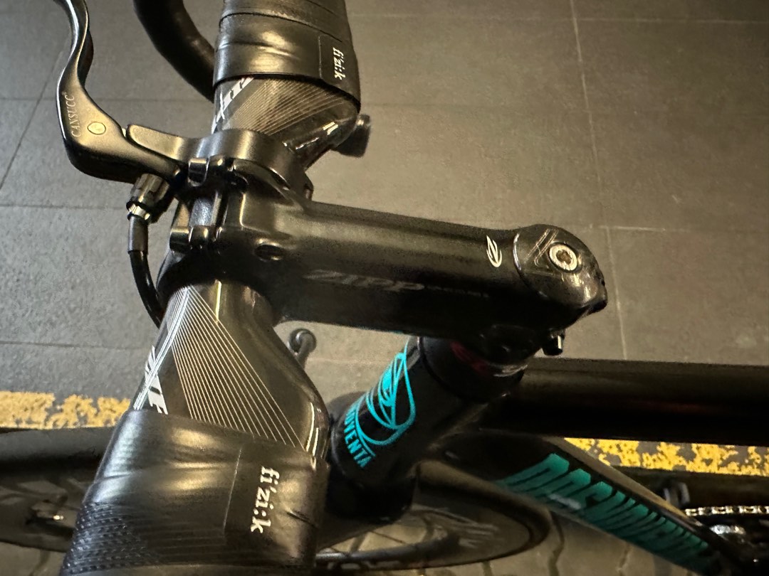 ZIPP Carbon SL70 aero dropbar, Sports Equipment, Bicycles & Parts ...
