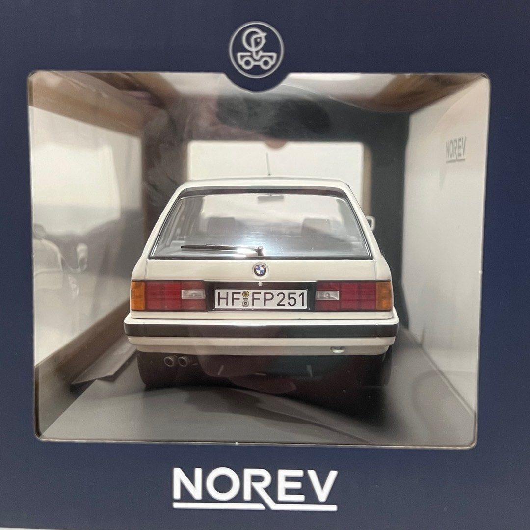 1:18 Norev BMW 325i E30 Touring 1992 White, Hobbies & Toys, Toys ...