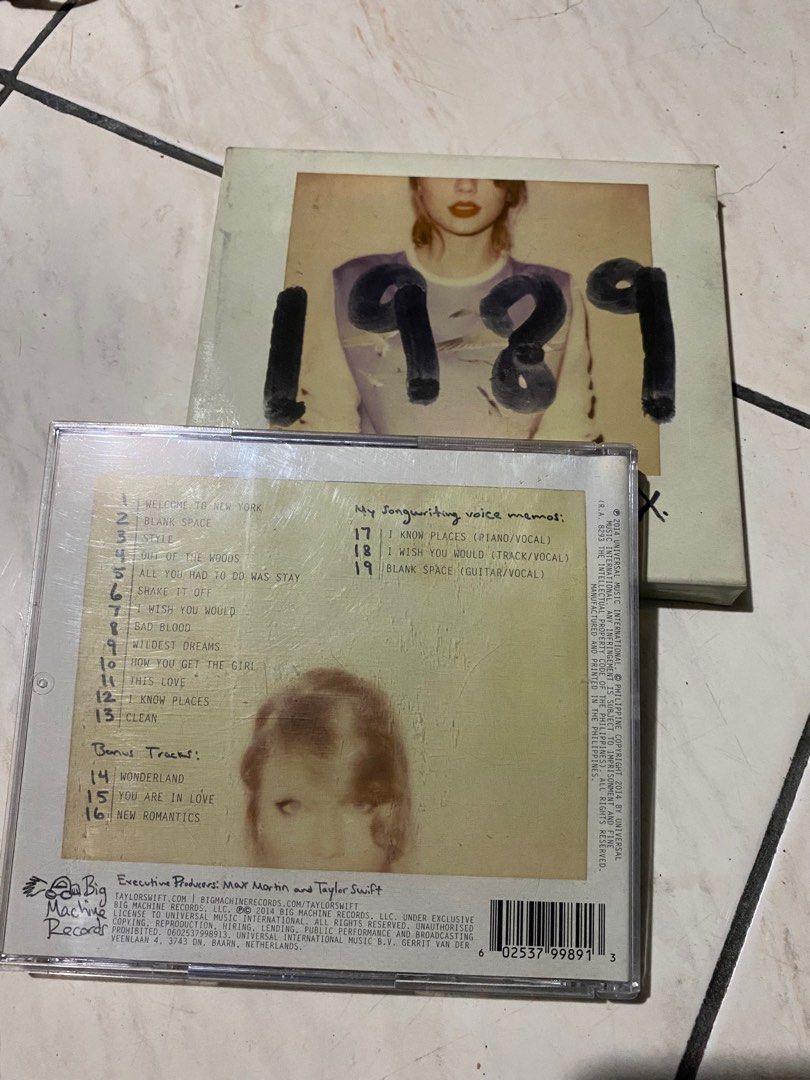 1989 Deluxe Album on Carousell