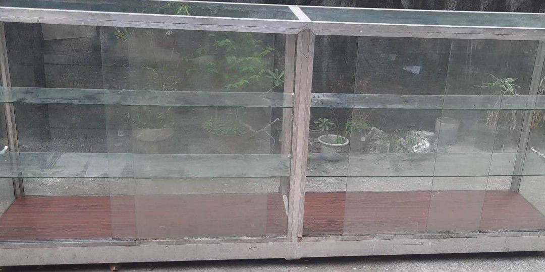 8feet Glass Stante on Carousell