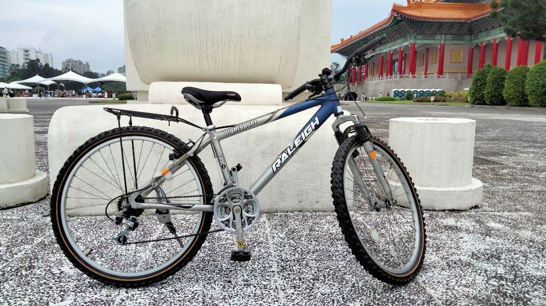 英國萊禮 Raleigh 26吋 鋁合金 登山車, 體育器材, 自行車及配件, 單車在旋轉拍賣
