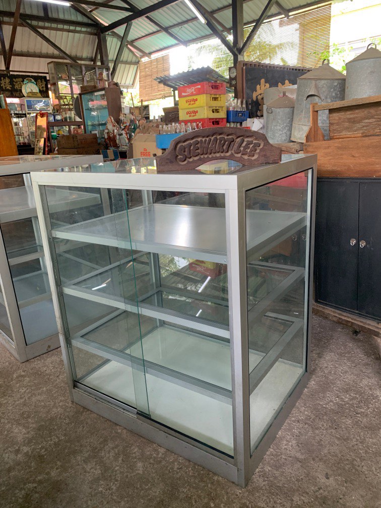 Almari display kaca & aluminium ( 36 x 27 x 42 inches ), Hobbies & Toys ...