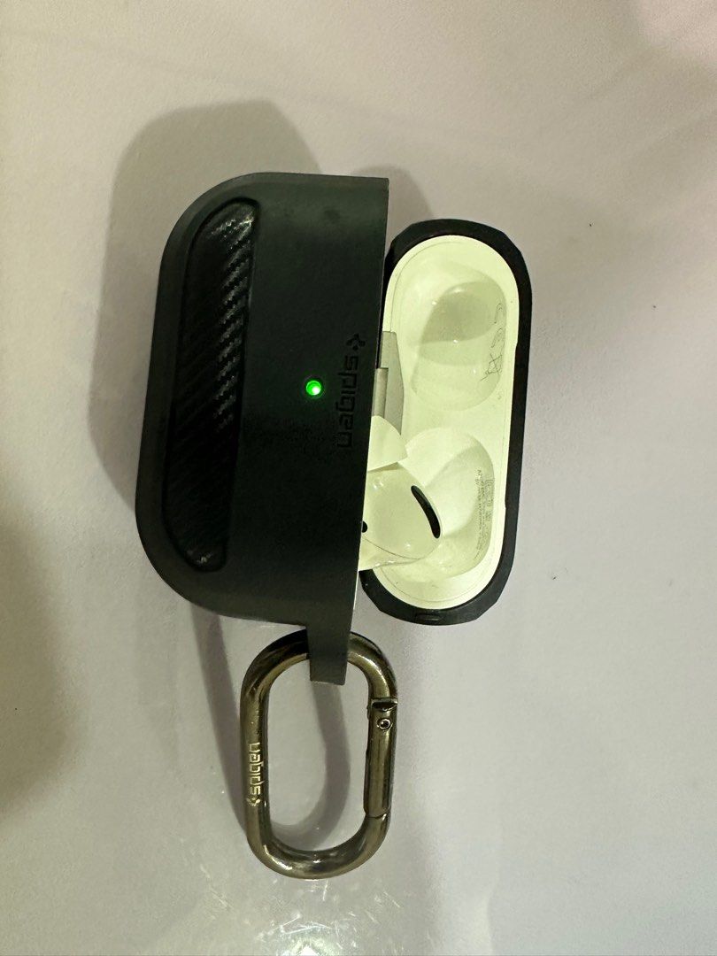 Apple Airpod Pro ( 1st Gen) case with right side, Audio, Earphones on ...