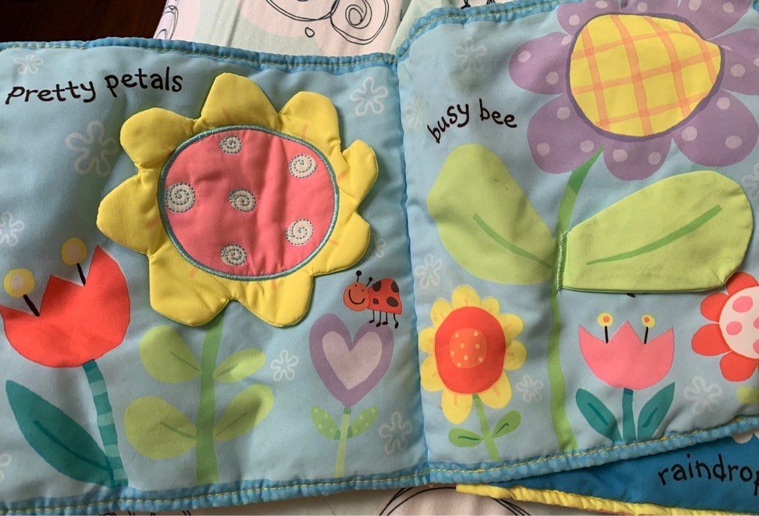 Baby’s first book cloth book with sound and textures, 兒童＆孕婦用品, 嬰兒玩具 ...