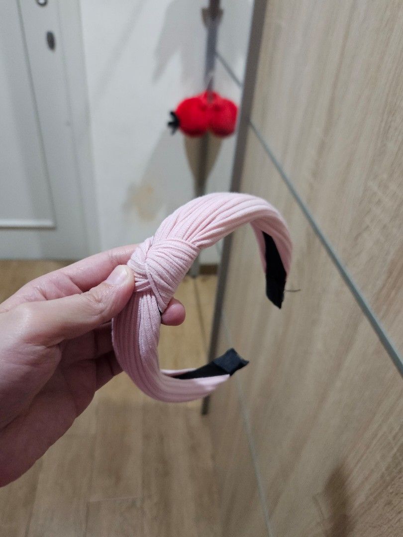 Bando pink, Fesyen Wanita, Aksesoris di Carousell