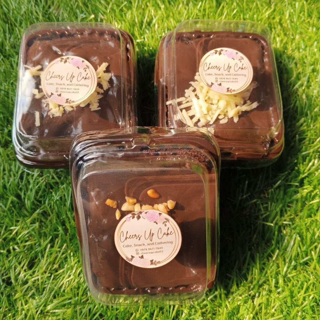 Brownies cokelat lumer, Makanan & Minuman, Kue-kue di Carousell