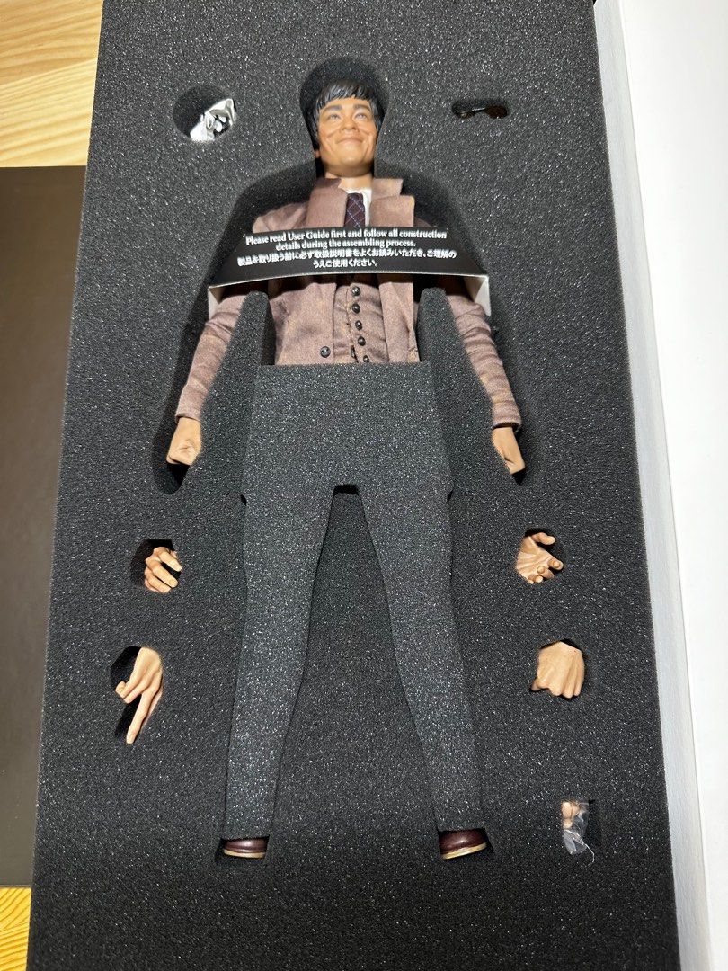 Bruce Lee in suit 1:6 figure MIS 11, Hobbies & Toys, Toys & Games on ...