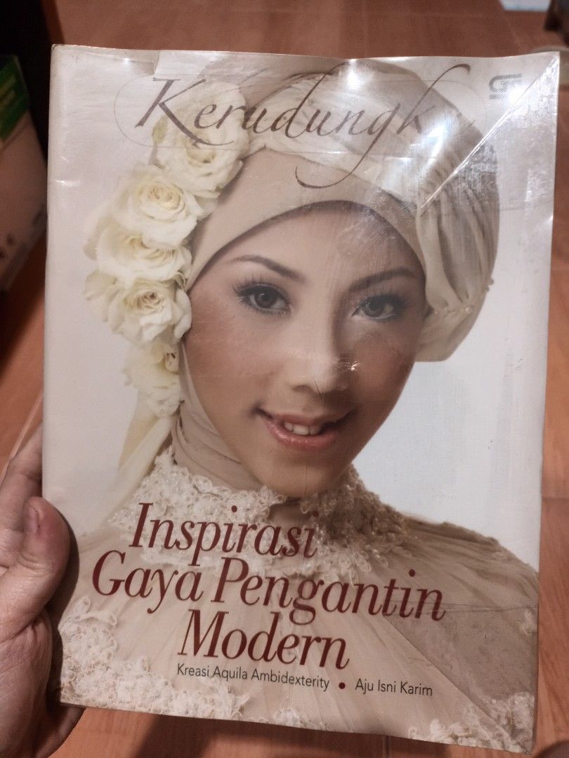 Buku tutorial hijab, Buku & Alat Tulis, Buku di Carousell