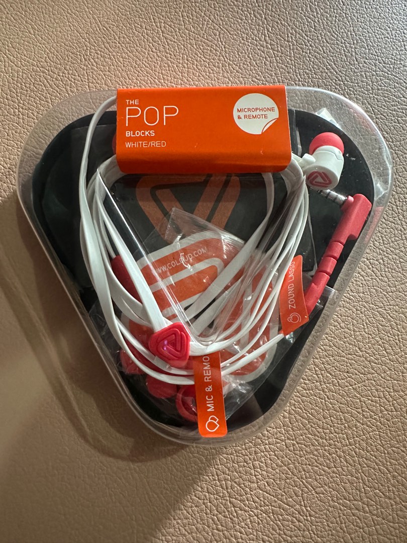 Coloud earphone with microphone on Carousell