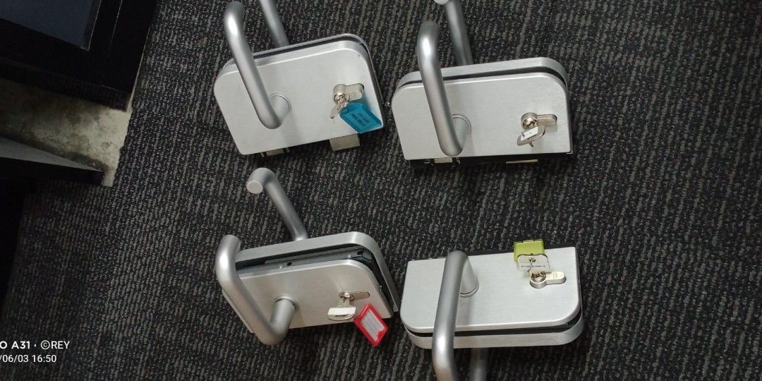 DORMA GLASS DOOR LOCKSET, Furniture & Home Living, Security & Locks ...