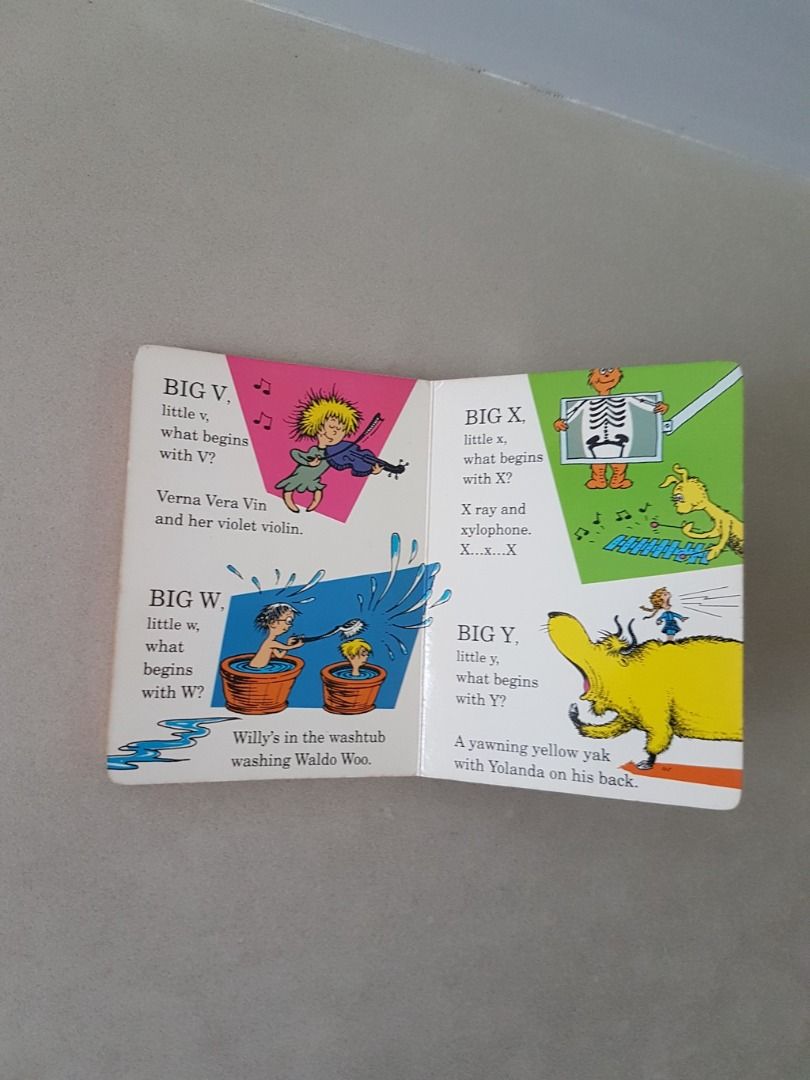 Set of 2 Dr Seuss phonics books, Hobbies & Toys, Books & Magazines ...