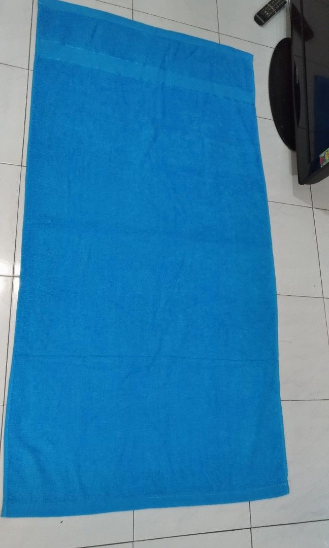 Handuk besar biru, Perabotan Rumah di Carousell