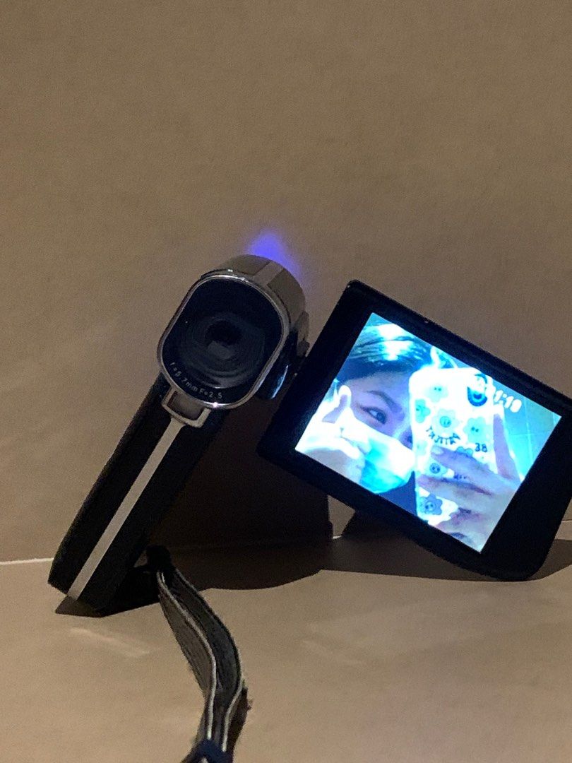 Insignia Video Camcorder 720p, Photography, Video Cameras on Carousell