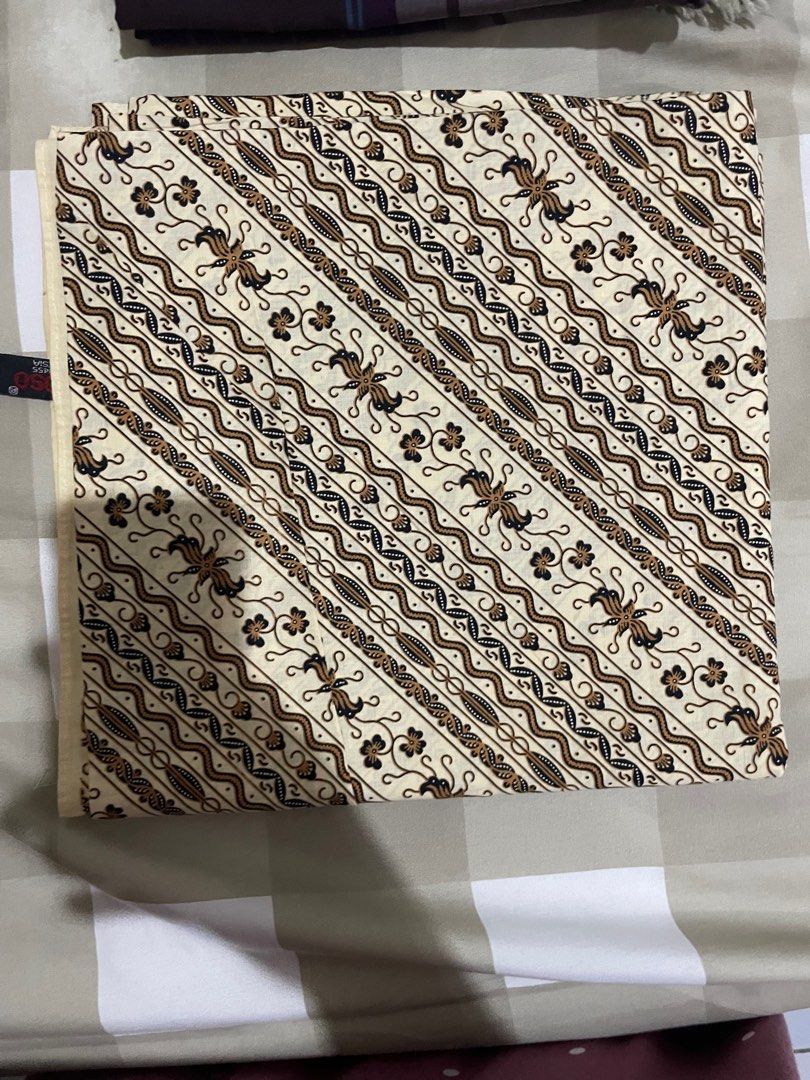 Kain batik coklat muda, Fesyen Wanita, Muslim Fashion, Lainnya di Carousell