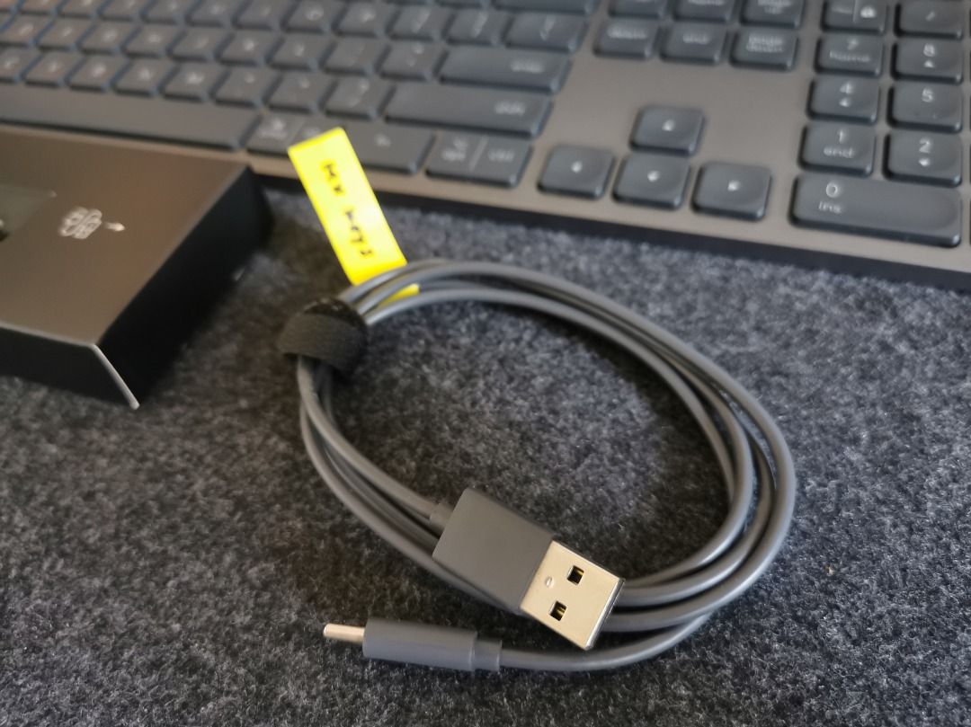 Logitech MX Keys (Graphite) with FREE MD2TS Vertical Laptop Stand ...
