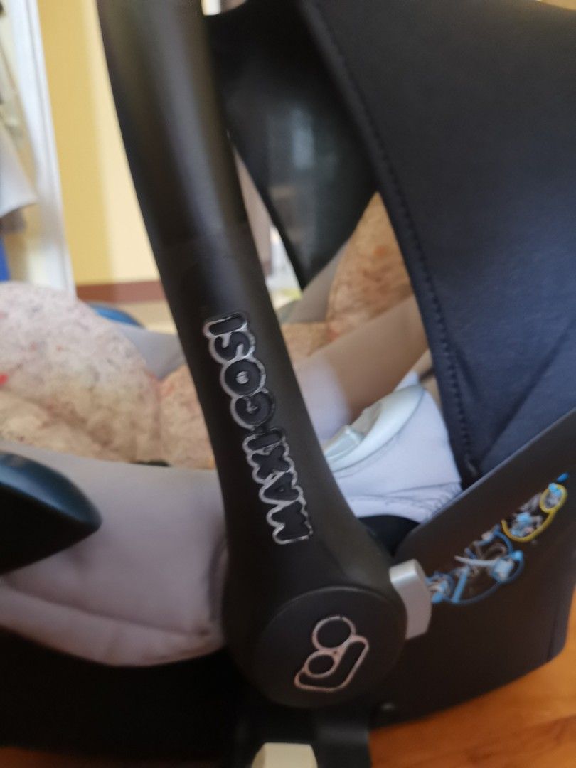 Maxi Cosi with bugaboo bee 3 stroller adapter, Babies & Kids, Going Out, Car Seats on Carousell