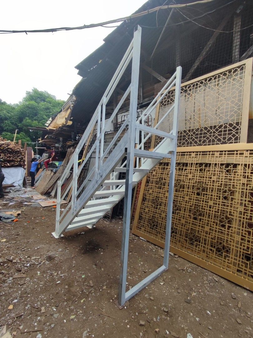 Metal Ladder, Furniture & Home Living, Furniture, Other Home Furniture on Carousell