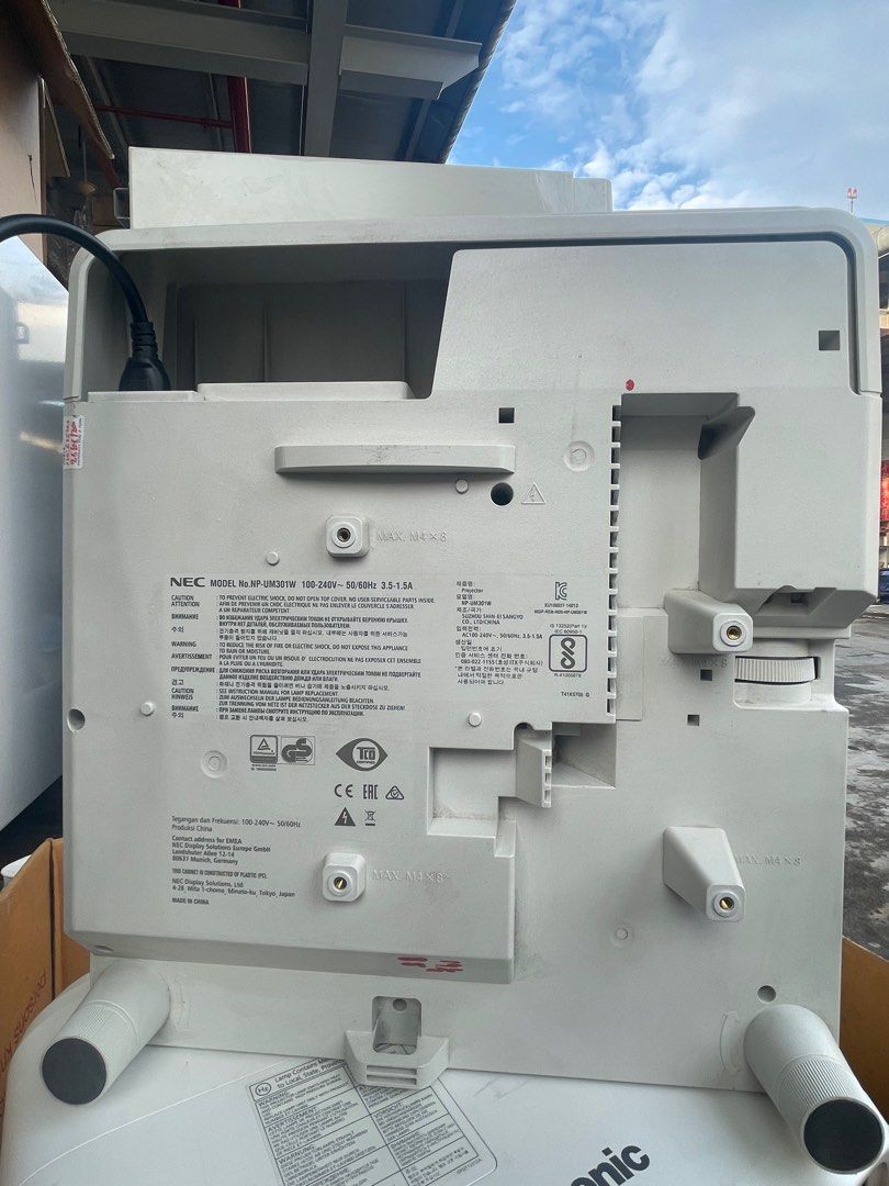 NEC UM301W SHORT THROW PROJECTOR, TV & Home Appliances, TV ...