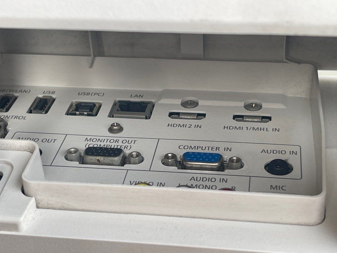 NEC UM301W SHORT THROW PROJECTOR, TV & Home Appliances, TV ...