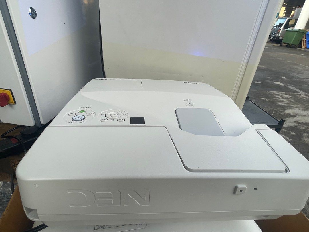 NEC UM301W SHORT THROW PROJECTOR, TV & Home Appliances, TV ...