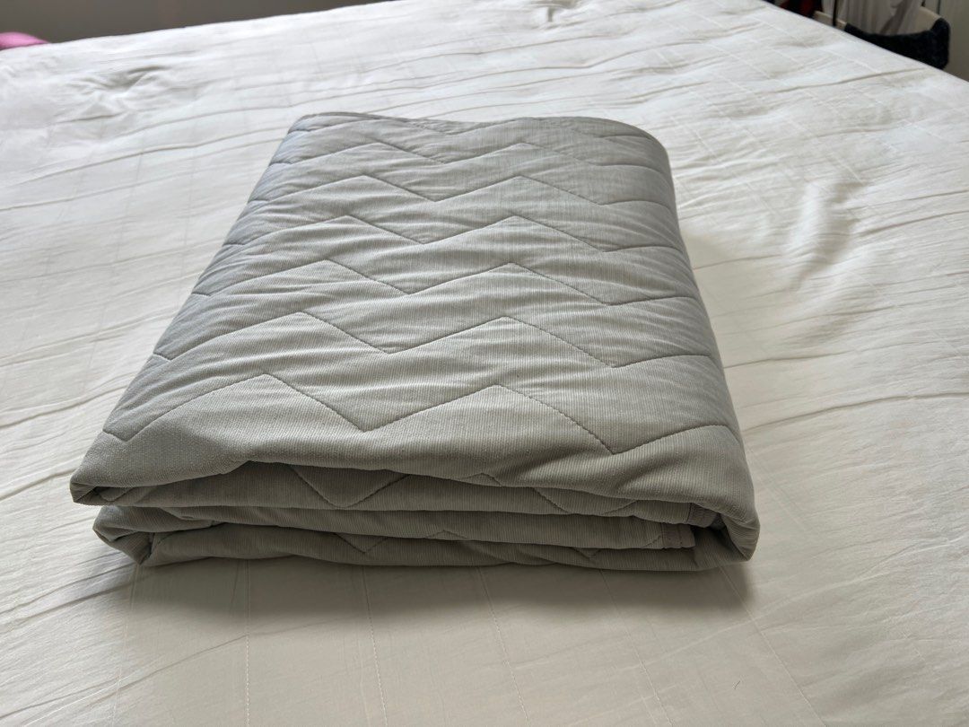 Nitori Ultra Cool Sheet Topper Queen Size (can fit King too), Furniture ...