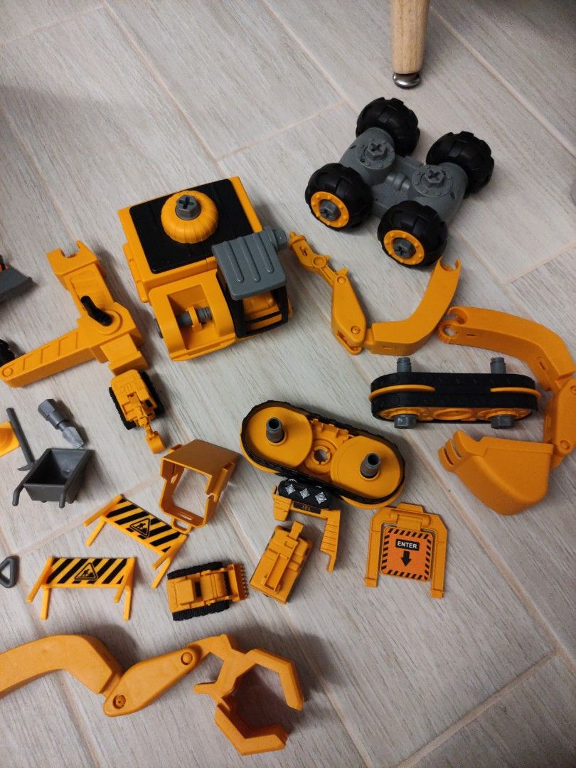 Operating crane DIY puzzle assembly, Hobbies & Toys, Toys & Games on ...