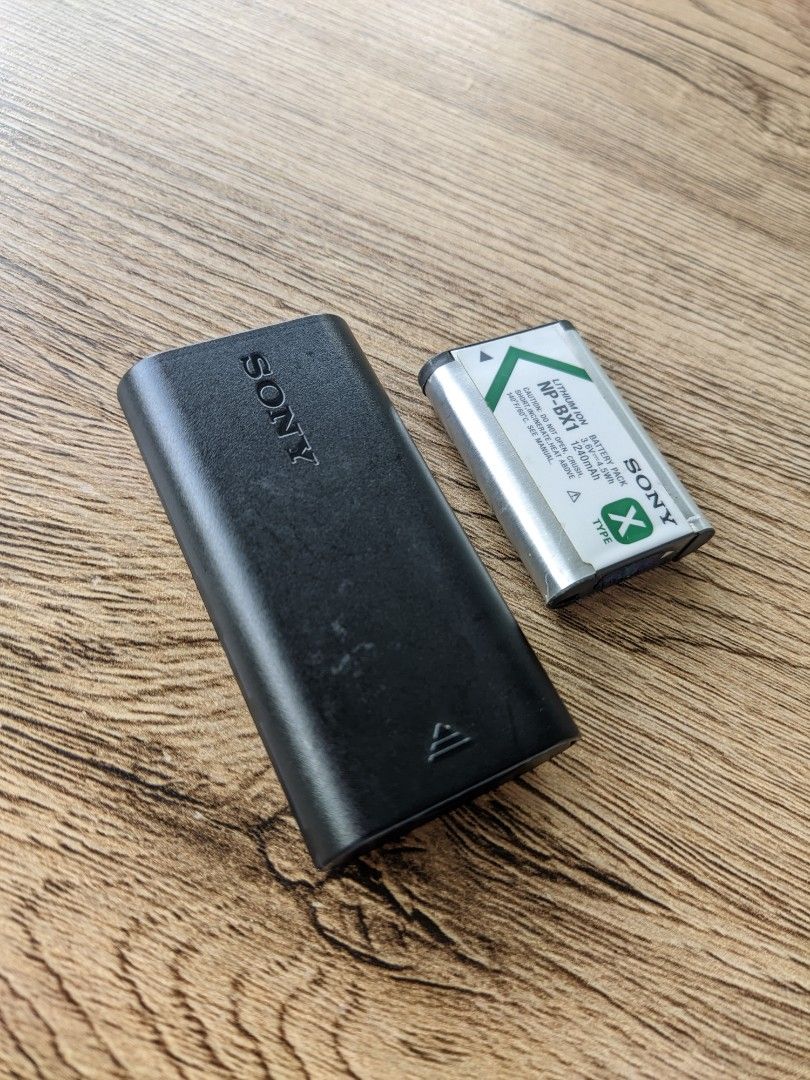 Original Sony travel charger BC-DCX with 1 original battery ...