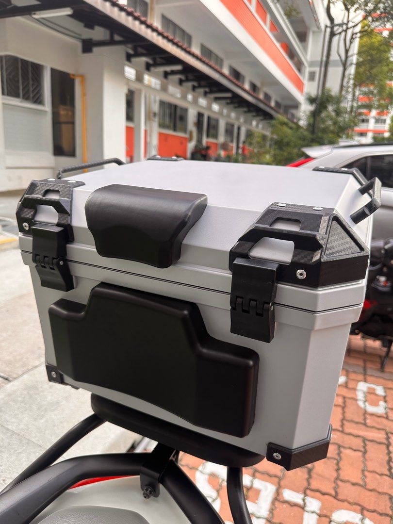 Plastic 55L Aluminium look alike box, Motorcycles, Motorcycle ...